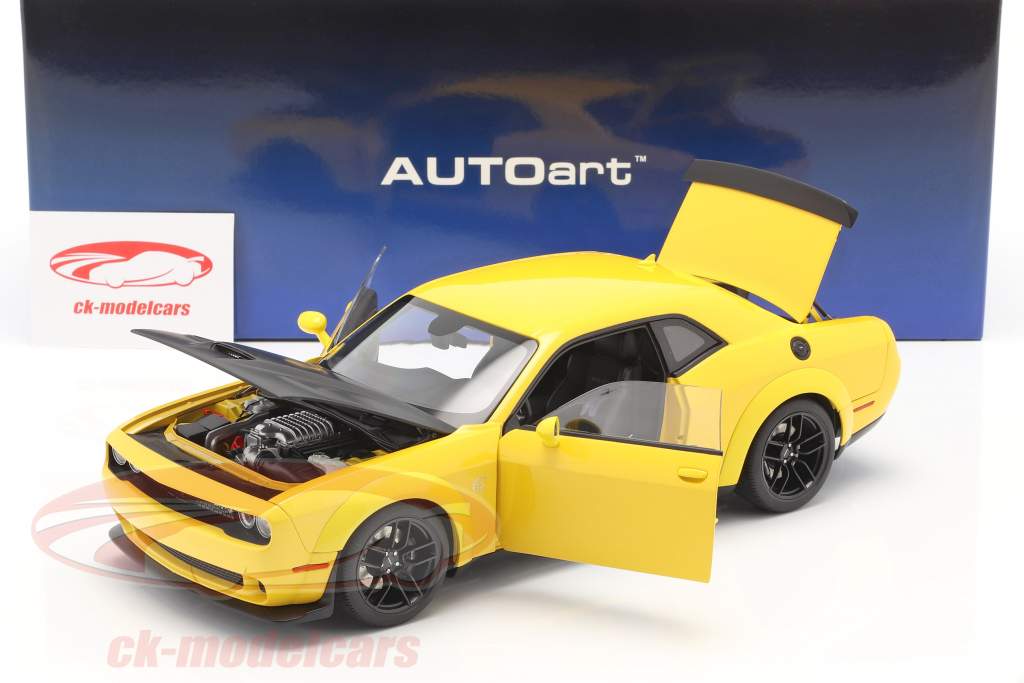 AUTOart 1:18 Dodge Challenger SRT Hellcat Widebody year 2018 yellow ...