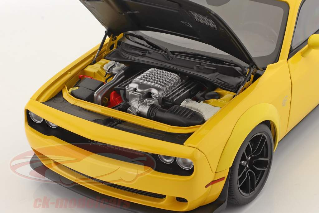 AUTOart 1:18 Dodge Challenger SRT Hellcat Widebody year 2018 yellow ...