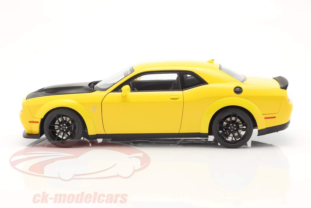 AUTOart 1:18 Dodge Challenger SRT Hellcat Widebody year 2018 yellow ...