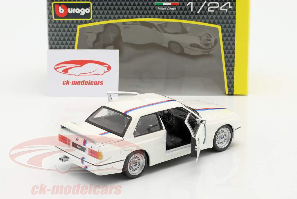 Bburago 1:24 BMW M3 (E30) bouwjaar 1988 Wit 18-21100W model auto 18-21100W 4893993014309