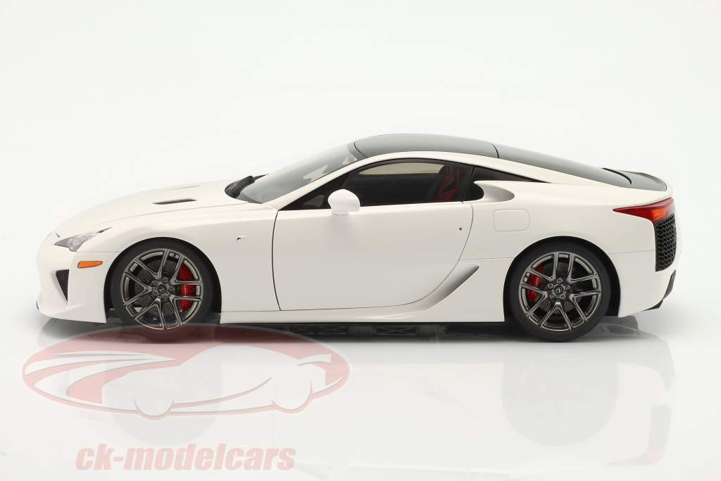 AUTOart 1:18 Lexus LFA year 2010 white / carbon 78851 model car 78851 674110788518