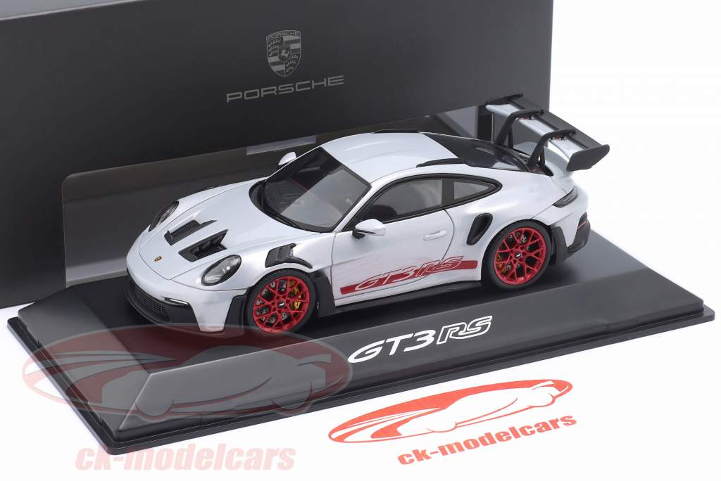 Spark 1:43 Porsche 911 (992) GT3 RS gris hielo metálico / piro rojo ...