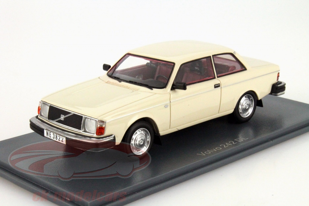 Neo 1:43 Volvo 242 DL white NEO43822 model car NEO43822 874250438223