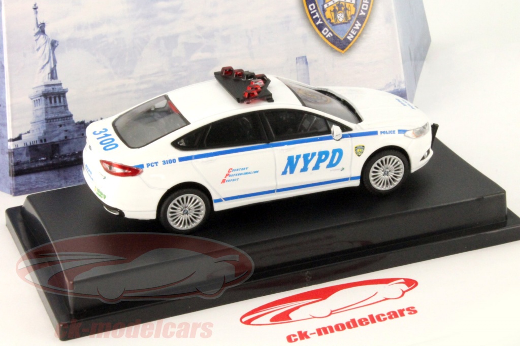 Greenlight 1:43 Ford Fusion NYPD Year 2013 white 86052 model car 86052 ...