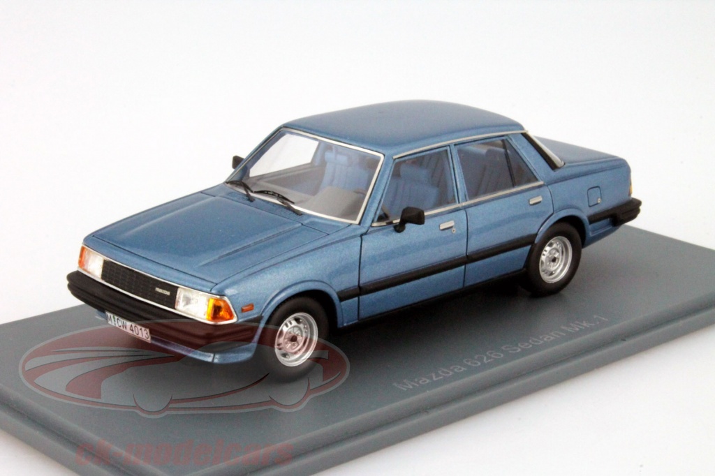 Neo 1:43 Mazda 626 Sedan MK1 azul claro metálico NEO44013 modelo coche ...