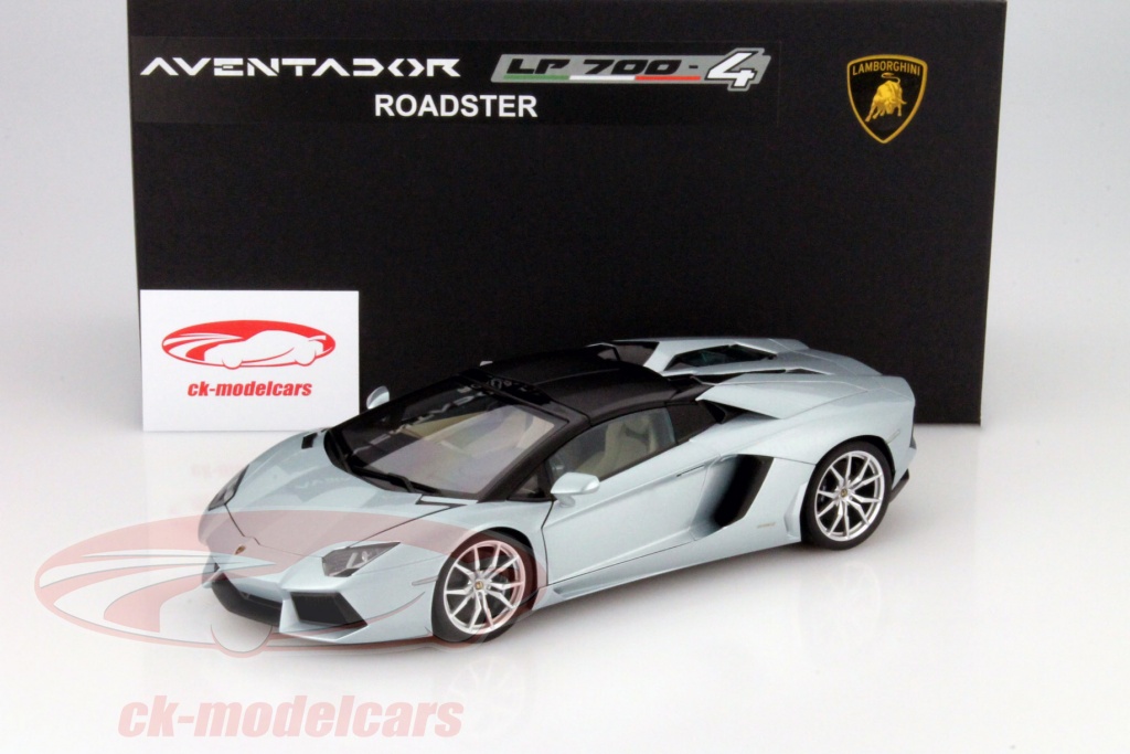 AUTOart 1:18 Lamborghini Aventador LP700-4 Roadster Bj. 2013 ライトブルー ...