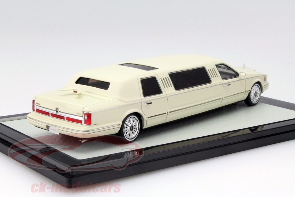 Great Lighting Models 1:43 Lincoln Town Car Limousine Year 1997 white ...