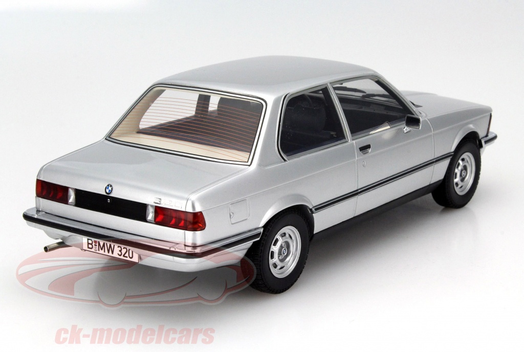 Minichamps 1:18 BMW 320 (E21) Baujahr 1978 silber 107024200 Modellauto 107024200 4012138125278