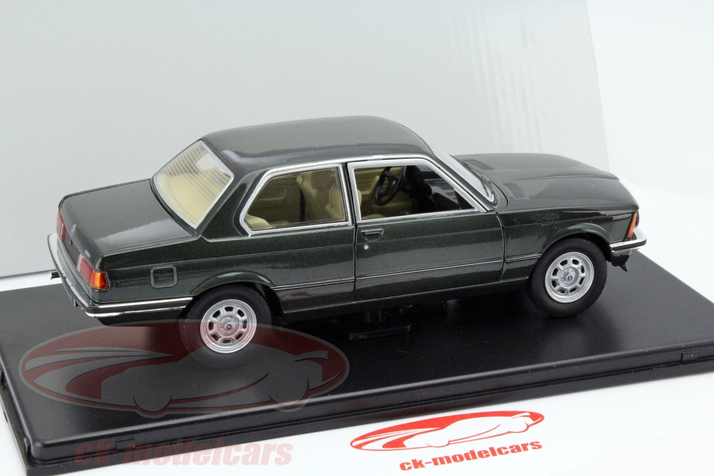 Leo Models 1:24 BMW 318i Year 1981 dark green 124035 model car 124035