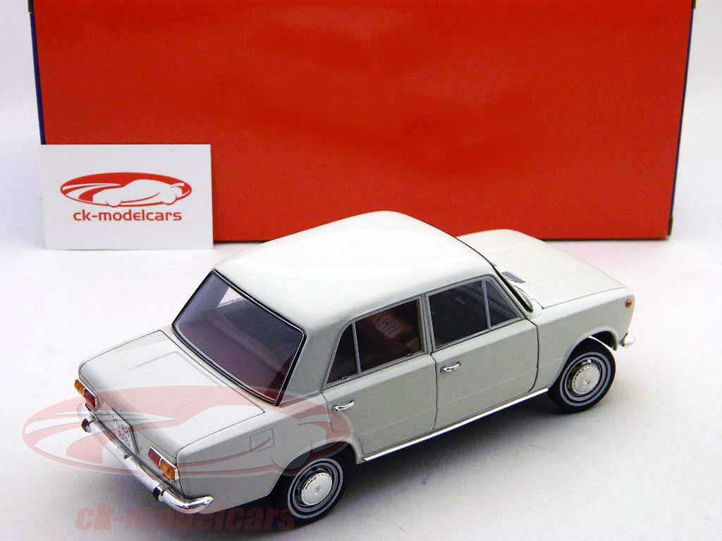 Ixo 1:18 Seat 124 Bj. 1969 weiß / white IST18001SEB Modellauto ...