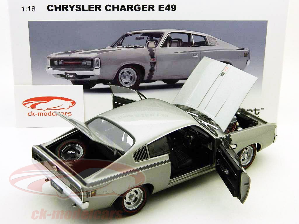 AUTOart 1:18 Chrysler Charger E49 silver 71506 model car 71506 674110715064