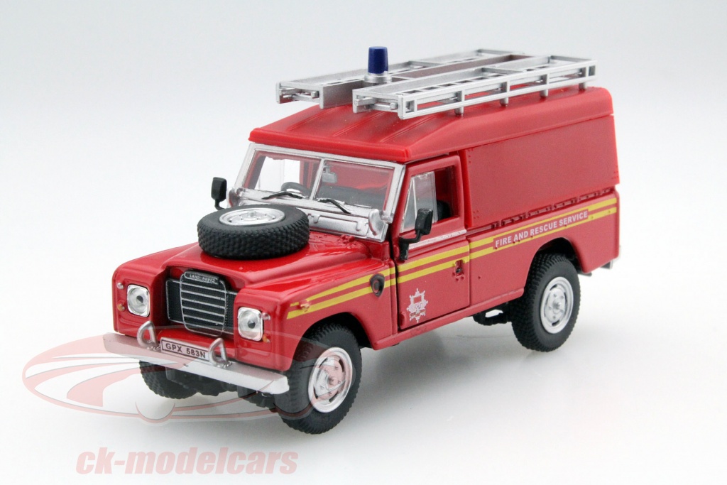Cararama 1:43 Land Rover Series III 109 消防署 赤 251XND11 モデル 車 251XND11 ...