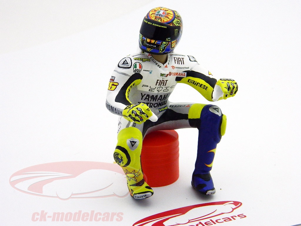 Minichamps 1:12 Valentino Rossi Yamaha MotoGP rider figure Estoril 2009 ...