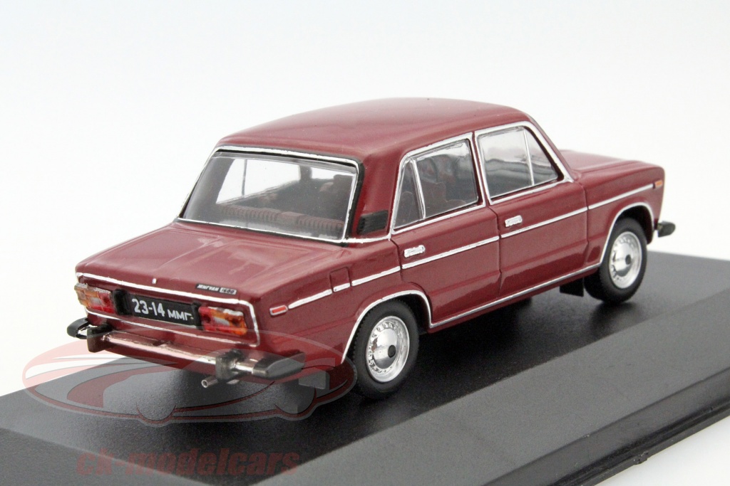 WhiteBox 1:43 Lada VAZ 2106 jaar 1984 purper WB213 model auto WB213 213285