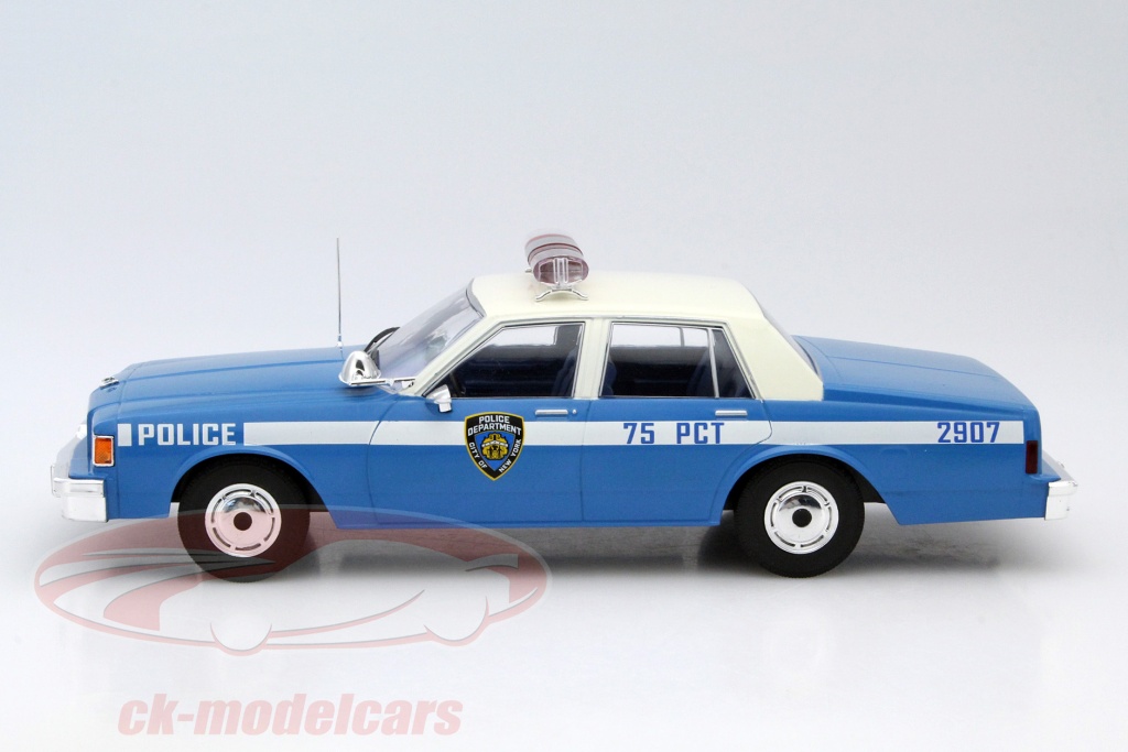 Modelcar Group 1:18 Chevrolet Caprice Classic Sedan NYPD blue / white ...