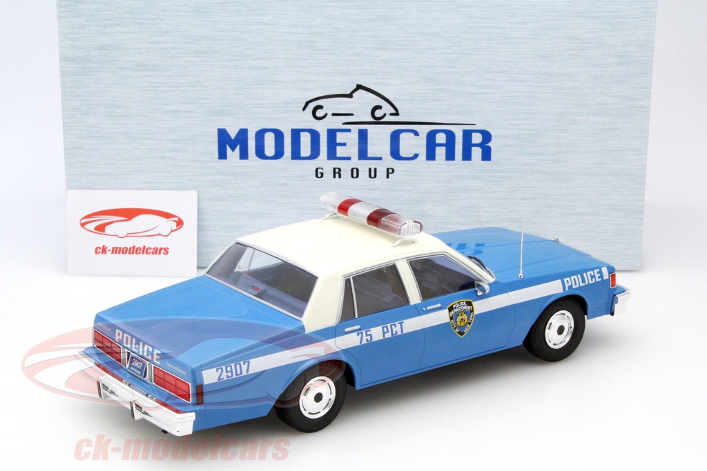 Modelcar Group 1:18 Chevrolet Caprice Classic Sedan NYPD blue / white ...