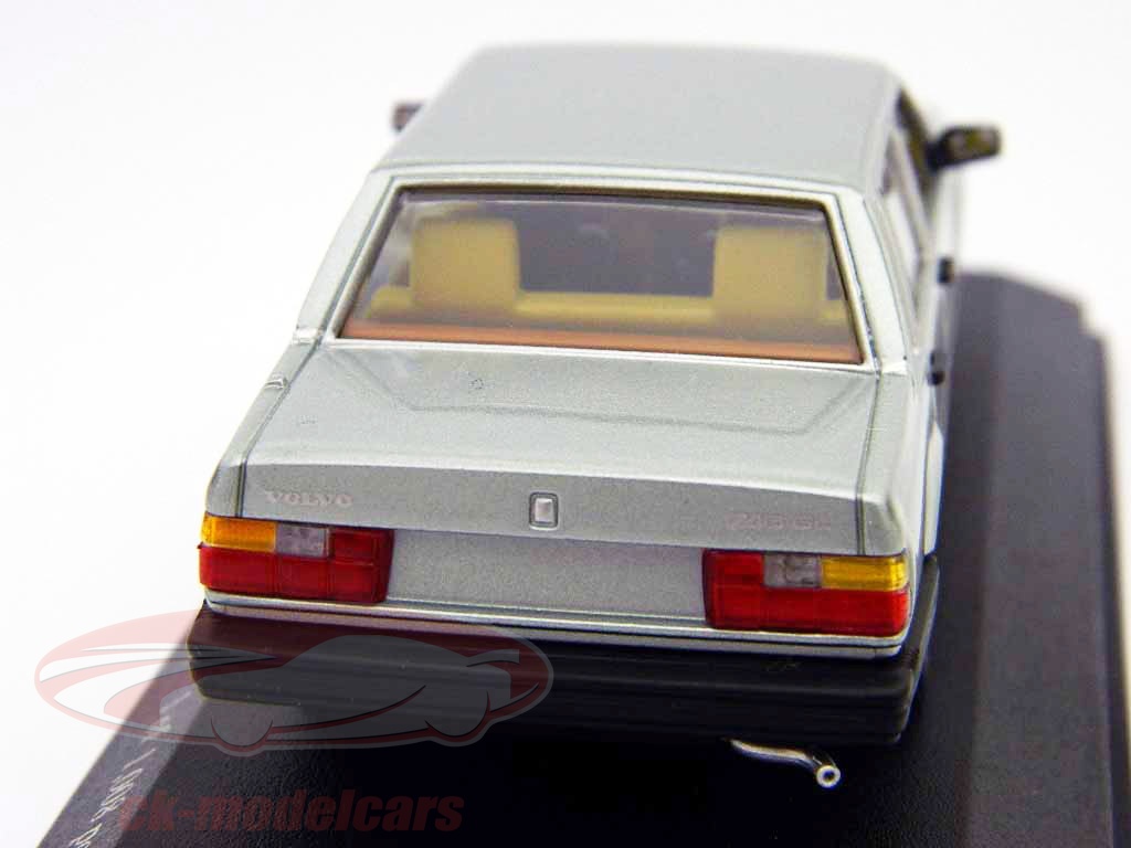 Minichamps 1:43 Volvo 740 GL Bj.1986 silvergroen metallic / lightgreen metallic 400171701 ...