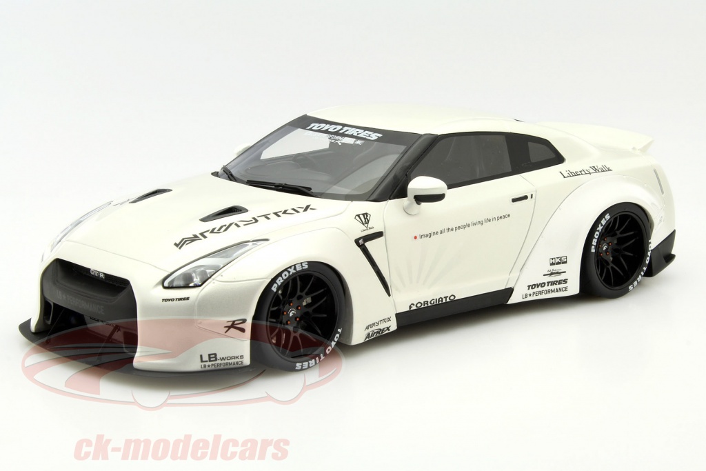 GT-SPIRIT 1:18 Nissan GT-R (R35) LB Performance white GT125 model car ...