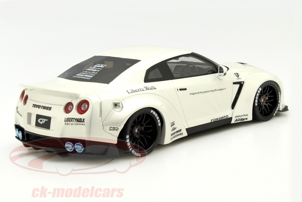 GT-SPIRIT 1:18 Nissan GT-R (R35) LB Performance white GT125 model car ...