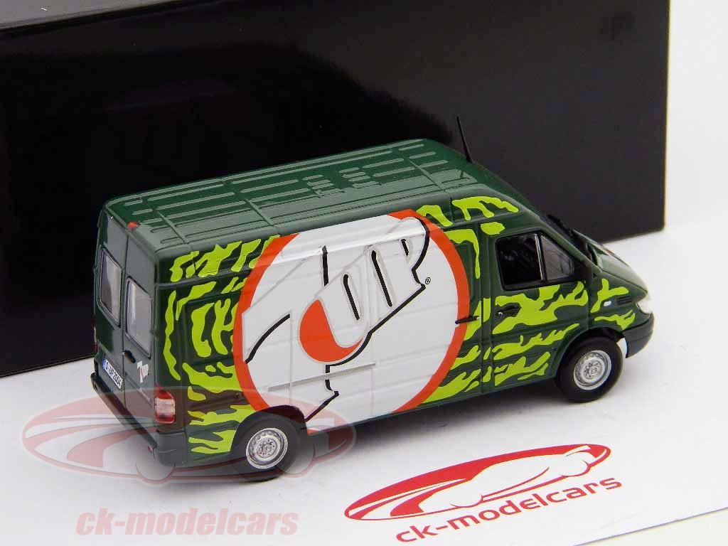 Minichamps 1:43 Mercedes-Benz Sprinter (W901-905) Kasten Bj. 2001 7up ...