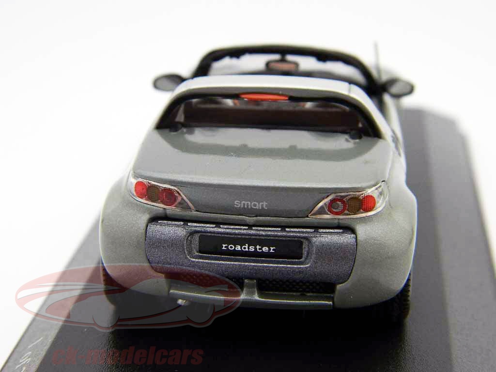 Minichamps 1:43 Smart Roadster gris metálico / brillo gris metálico ...