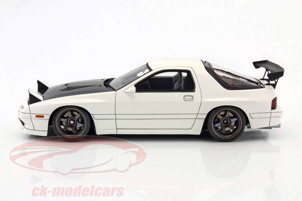 Ignition Model 1:18 Mazda Savanna RX-7 (FC3S) white IG1102 model car IG1102 4573448881020