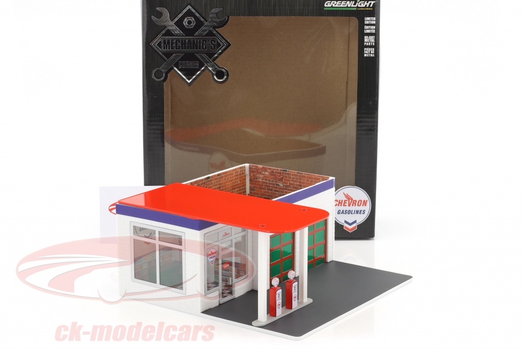Greenlight 1:64 Vintage Gas station Chevron Mechanic's Corner Series 2 ...