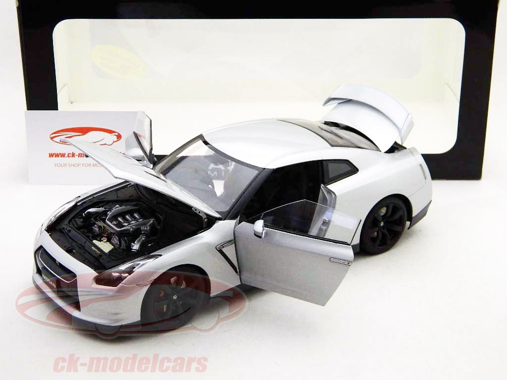 AUTOart 1:18 Nissan GT-R R35 Ultimate matt black rims with silver 2010 ...