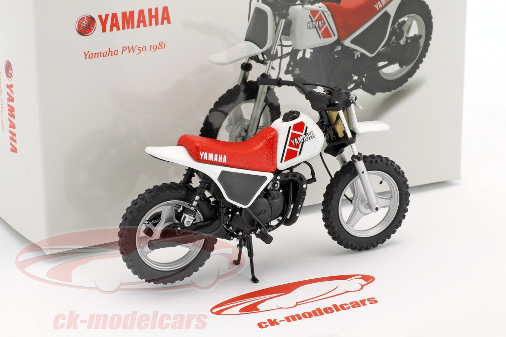 Spark 1:12 Yamaha PW 50 Bouwjaar 1981 wit / rood / zwart M12025 model ...
