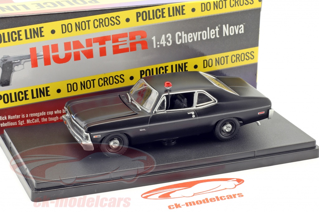 GMP 1:43 Chevrolet Nova Police Baujahr 1969 TV-Serie Hunter (1984-1991) schwarz 14309 Modellauto ...