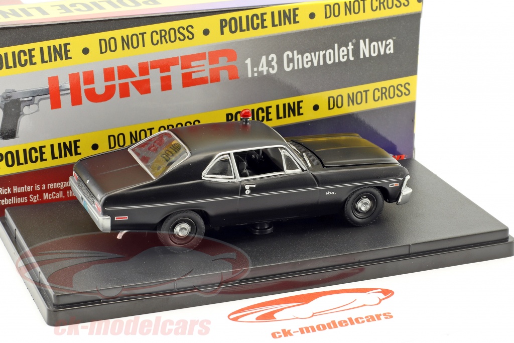 GMP 1:43 Chevrolet Nova Police Baujahr 1969 TV-Serie Hunter (1984-1991) schwarz 14309 Modellauto ...