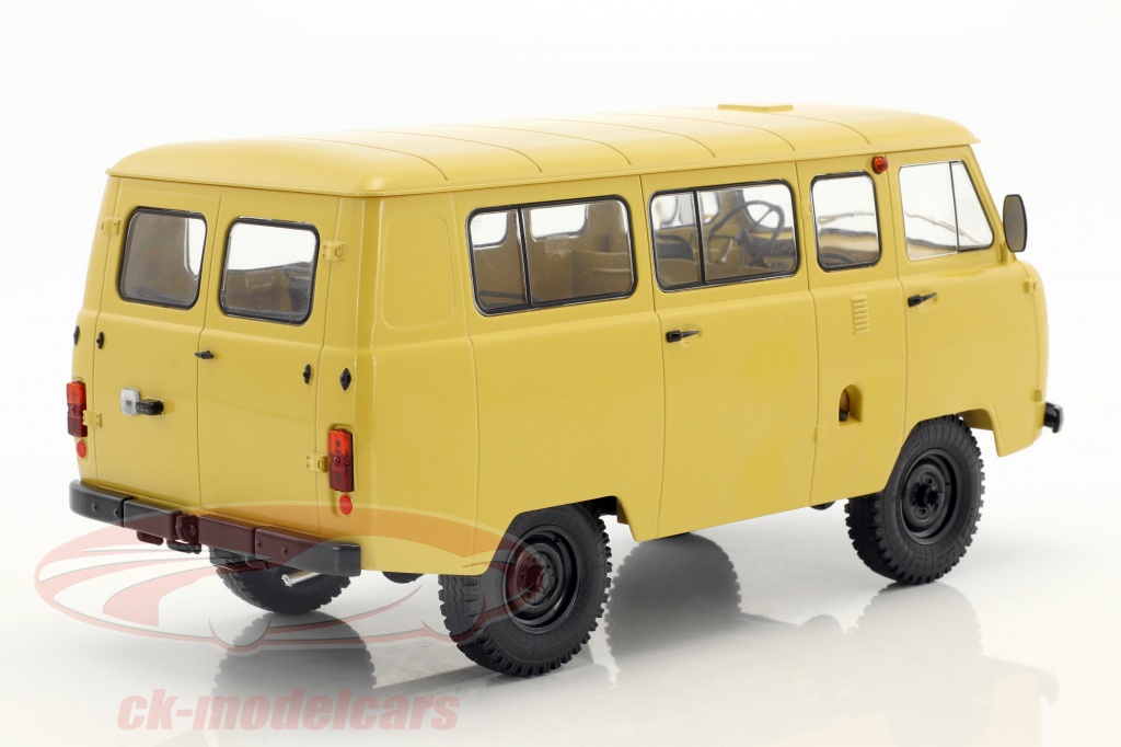 Premium Classixxs 1:18 UAZ 452V (2206) minibus dark beige PCL47075 ...