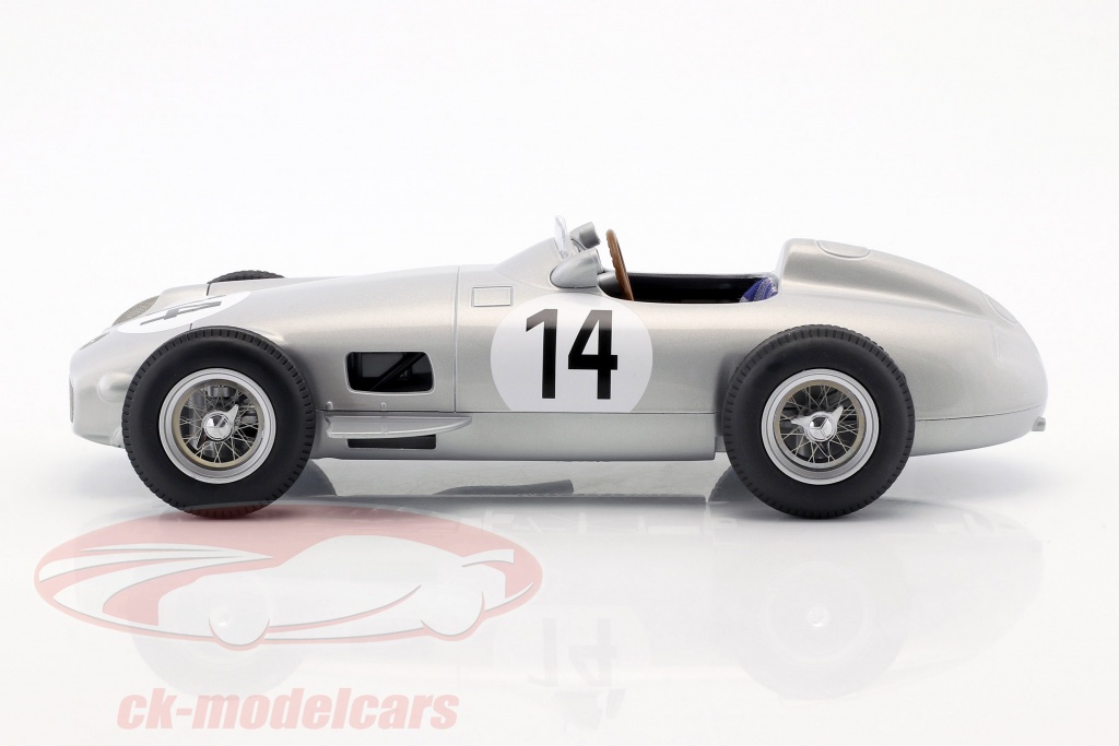 iScale 1:18 Karl Kling Mercedes-Benz W196 #14 第3回 英国の GP 式 1 1955 118000000014 モデル 車 ...