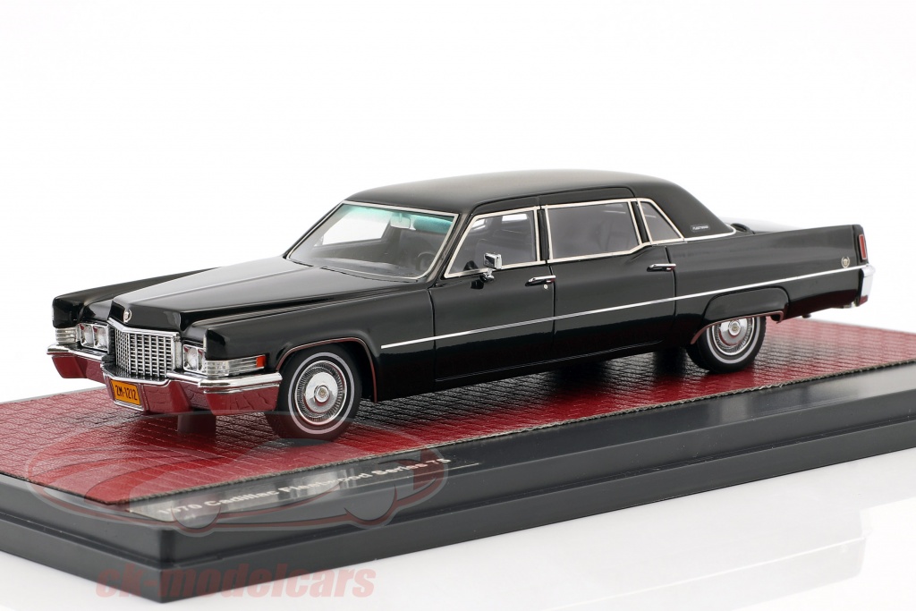 Matrix 1:43 Cadillac Fleetwood Series 75 Baujahr 1970 schwarz MX20301 ...