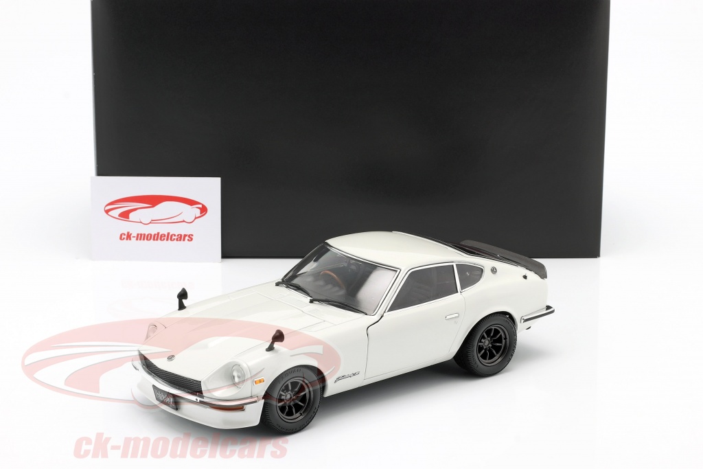 Kyosho 1:18 Nissan Fairlady Z (S30) 建設年 1970 白い 08220WP モデル 車 08220WP 4548565380268