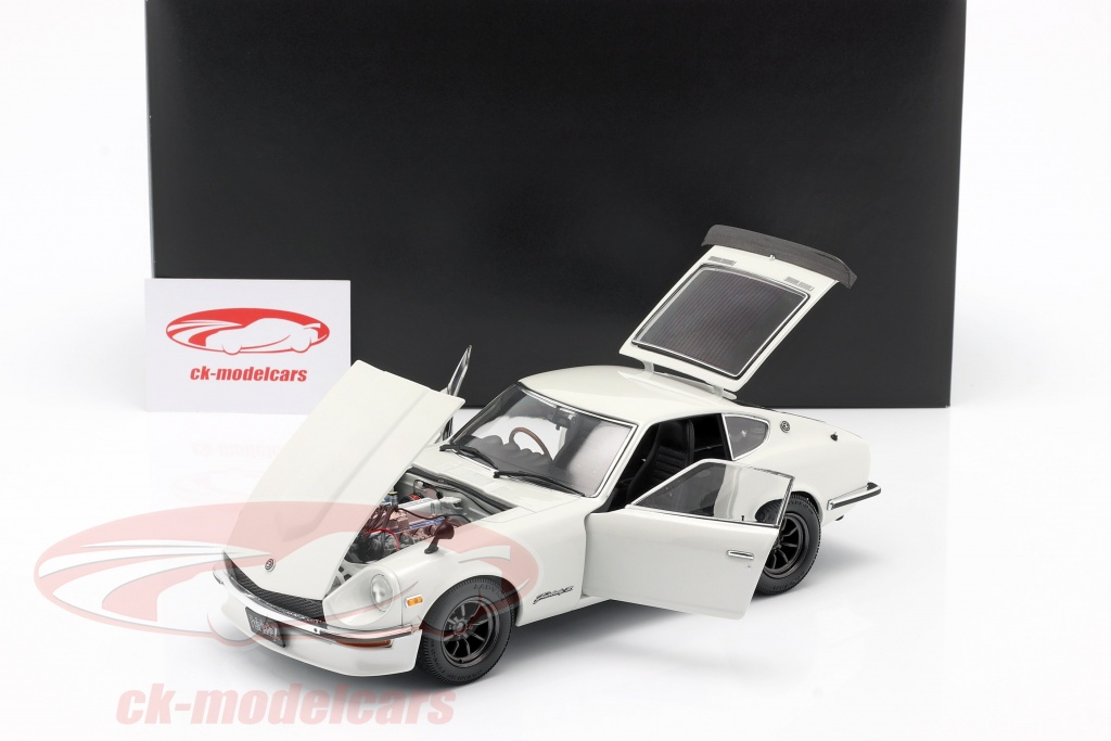 Kyosho 1:18 Nissan Fairlady Z (S30) year 1970 white 08220WP model car 08220WP 4548565380268