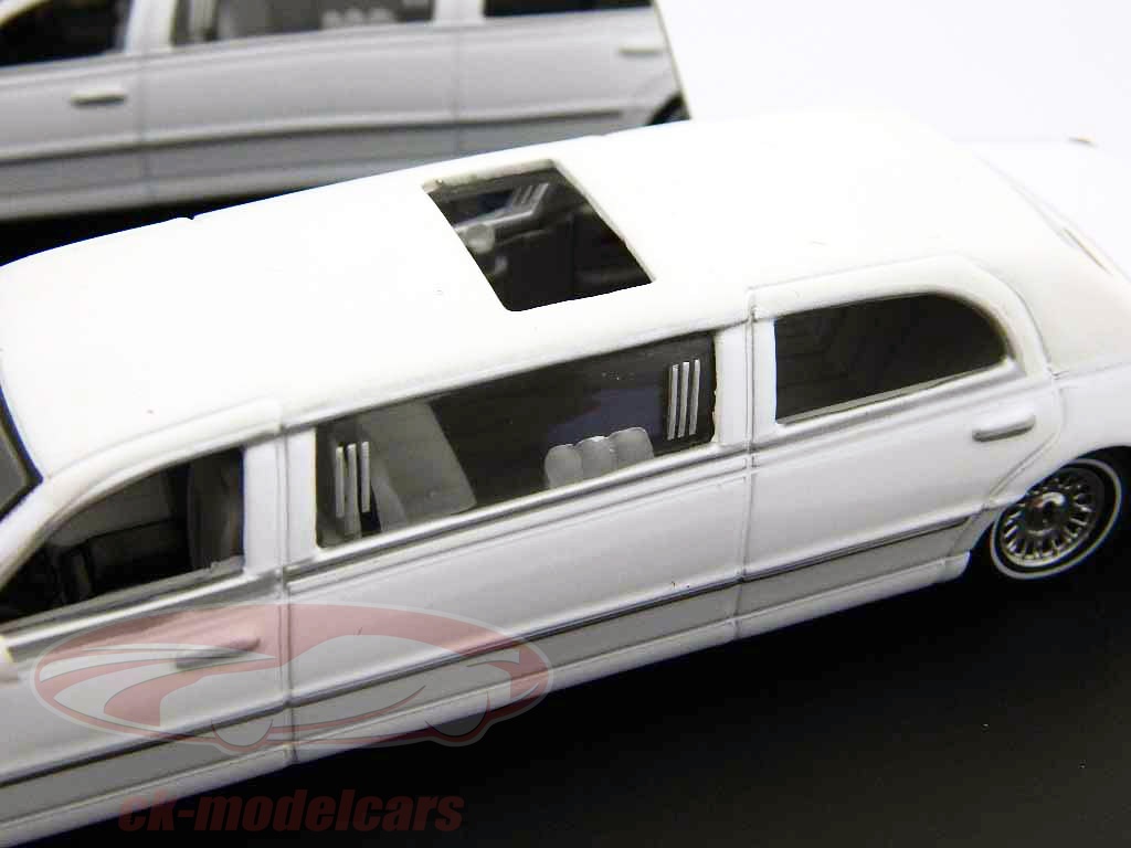 Vitesse 1:43 Lincoln Town Car Stretch limousine Year 2000 White 36312 ...