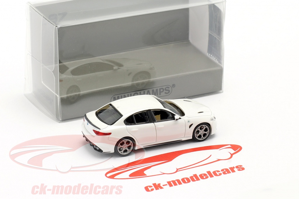 Minichamps 1:87 Alfa Romeo Giulia Quadrifoglio year 2017 white metallic ...