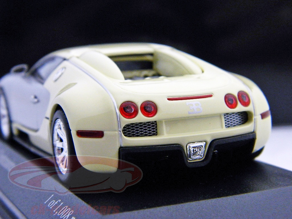 Minichamps 1:43 Bugatti Veyron Centenaire Bj. 2009 chrom / beige chrome ...