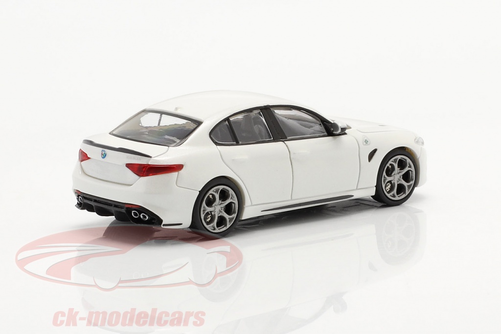 Minichamps 1:87 Alfa Romeo Giulia Quadrifoglio an 2017 blanc métallique ...