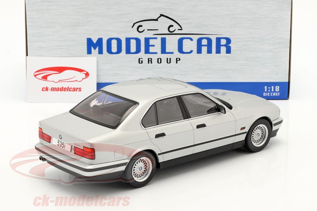ModelCarGroup 1:18 BMW 5 Series (E34) Année de construction 1992 argent ...