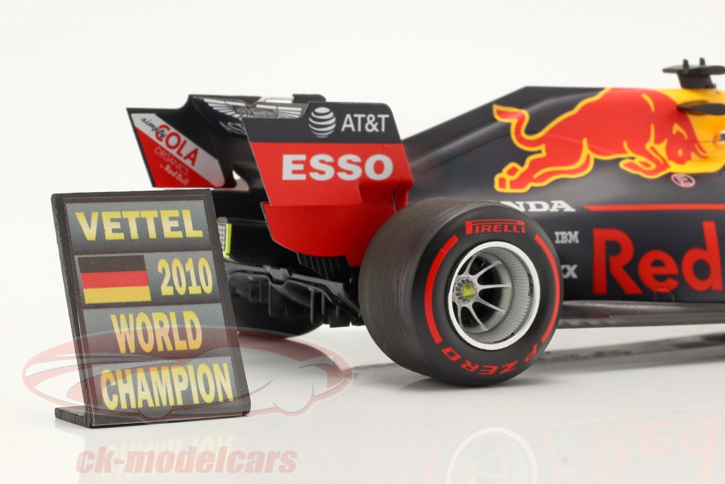 Sebastian Vettel formule 1 Wereldkampioen 2010 pitbord 1:18 Cartrix ...