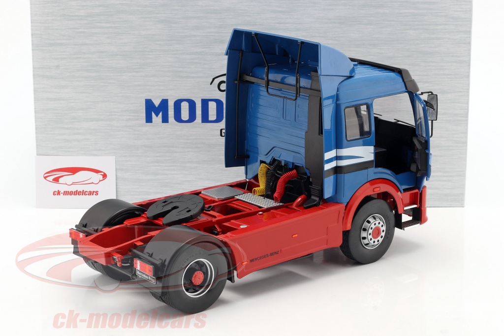 ModelCarGroup 1:18 Mercedes-Benz 1853 SK II Year 1994 blue ModelCar ...