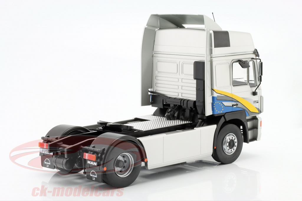 ModelCarGroup 1:18 MAN F2000 Truck 1994 argent / décor ModelCar Group ...