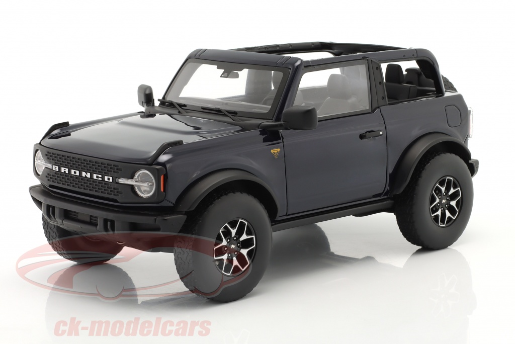 GT-SPIRIT 1:18 Ford Bronco Wildtrak Open Top year 2022 black US050 ...