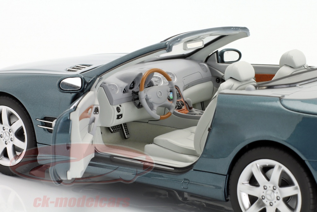 Norev 1:18 Mercedes-Benz SL 500 (R230) 建設年 2001-2006 トパーズブルー B66040689 モデル 車 B66040689