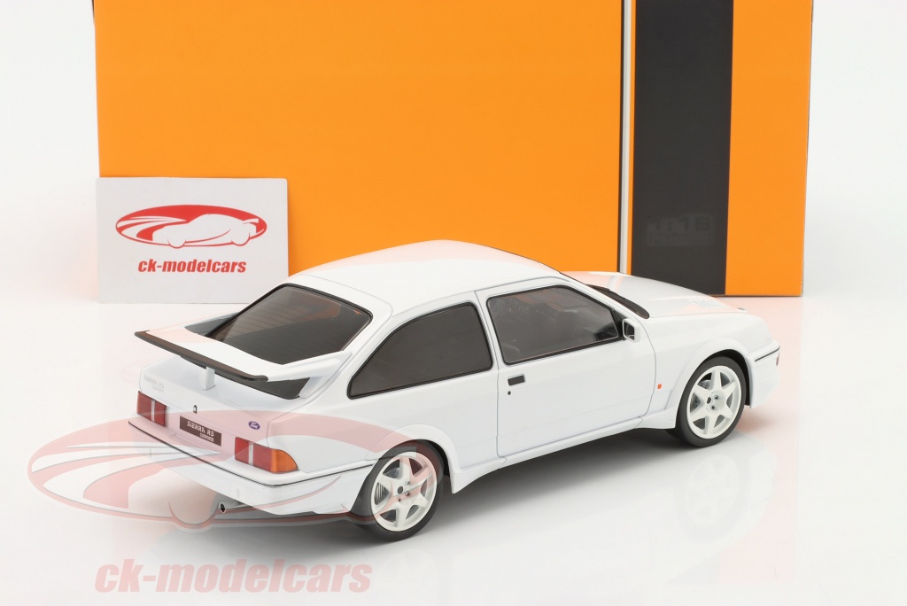 Ixo 1:18 Ford Sierra RS Cosworth Byggeår 1987 hvid 18CMC121.22 model bil 18CMC121.22 4895102337439