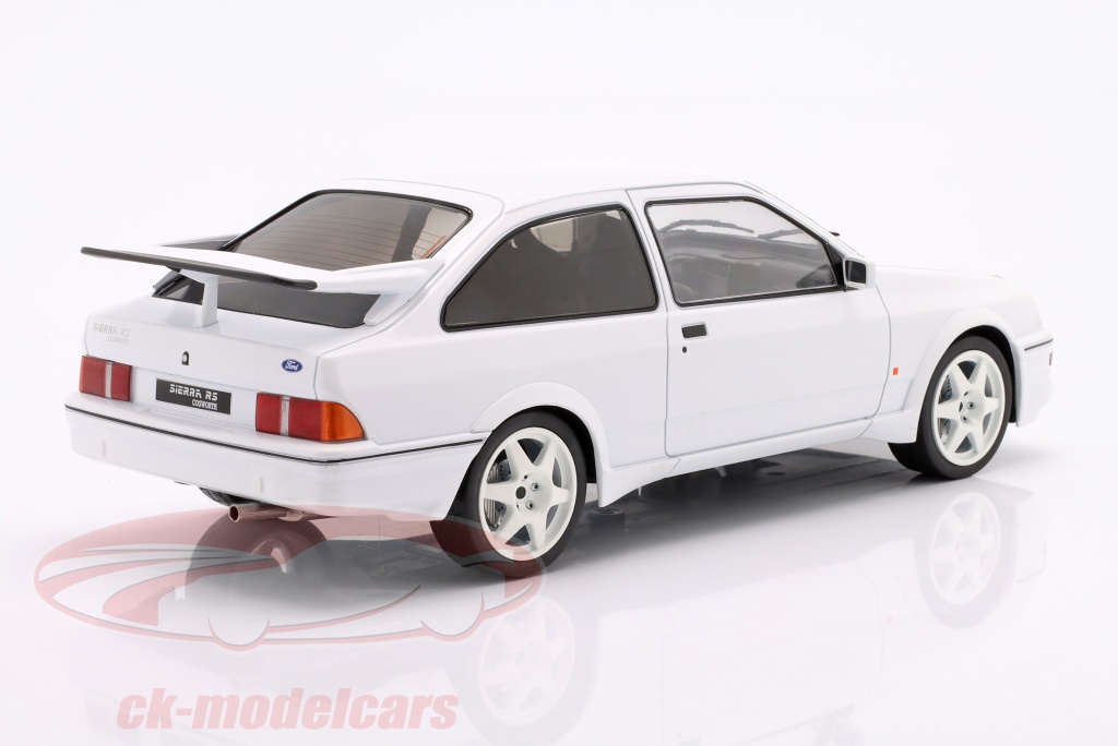 Ixo 1:18 Ford Sierra RS Cosworth Byggeår 1987 hvid 18CMC121.22 model bil 18CMC121.22 4895102337439