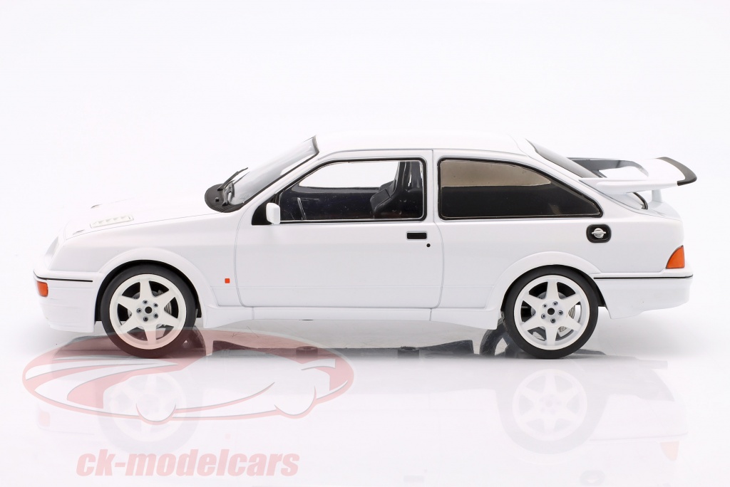 Ixo 1:18 Ford Sierra RS Cosworth Byggeår 1987 hvid 18CMC121.22 model bil 18CMC121.22 4895102337439