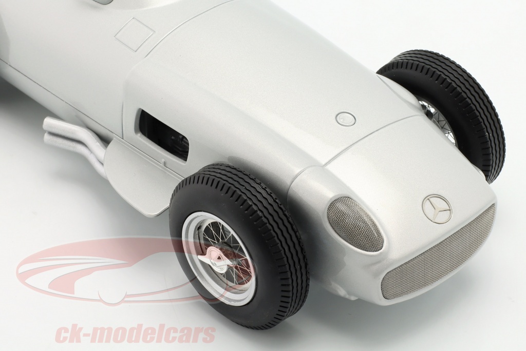 WERK83 1:18 Set: Mercedes-Benz racing transporter blue wonder with ...